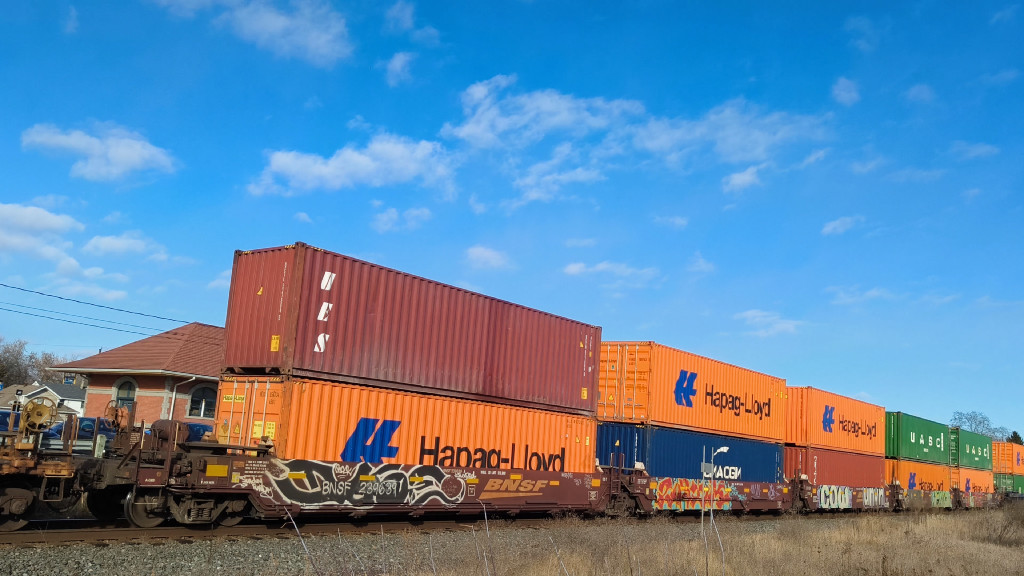 BNSF 239639 (5 Section Well Car Altogther)